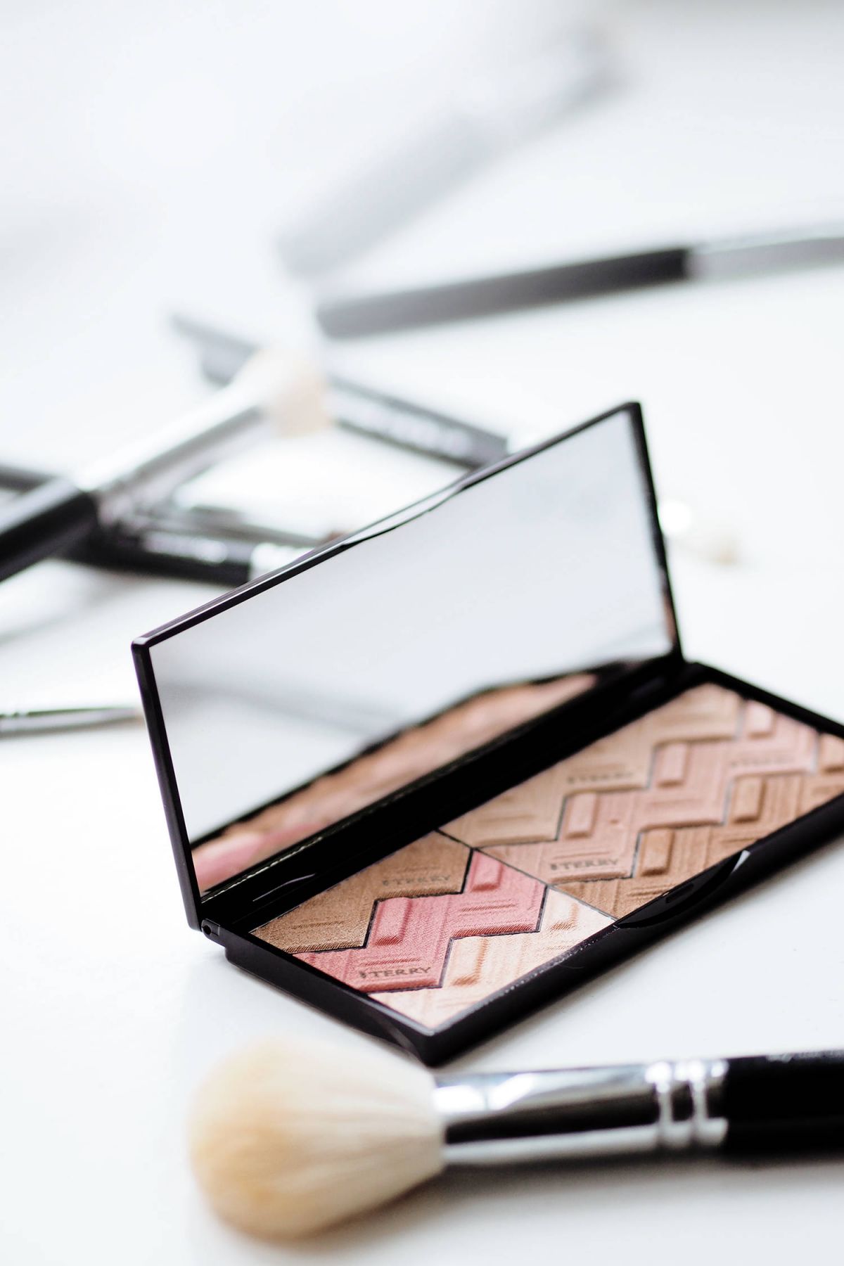 My Guide To the Perfect Natural Looking Highlighter - Lydia Elise Millen